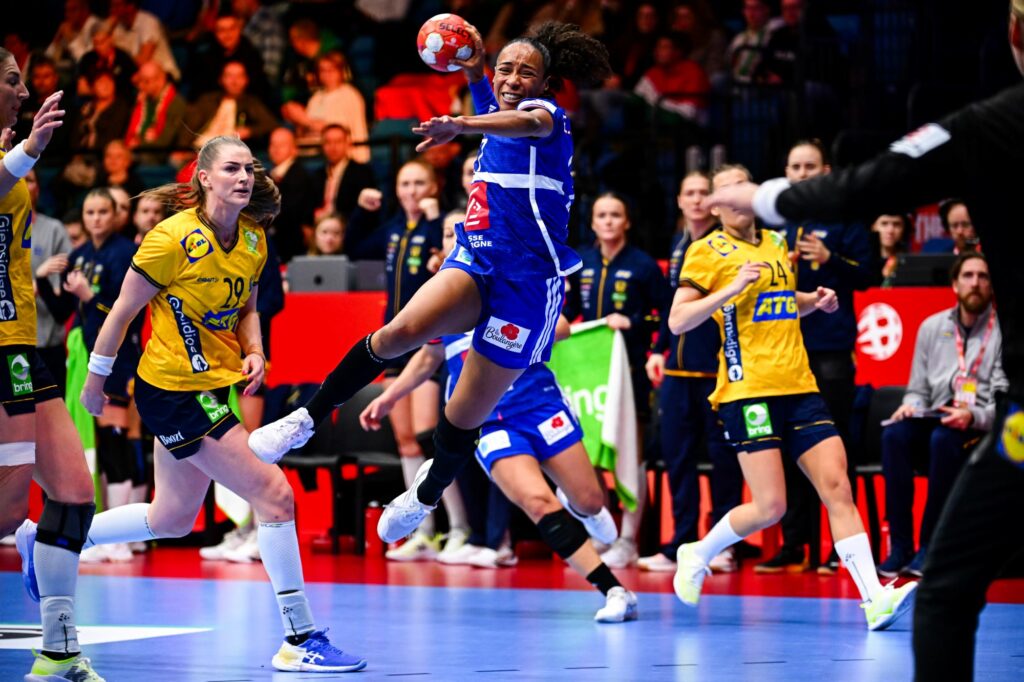 IHF | Estelle Nze Minko nommée pour le titre de meilleure joueuse du ...