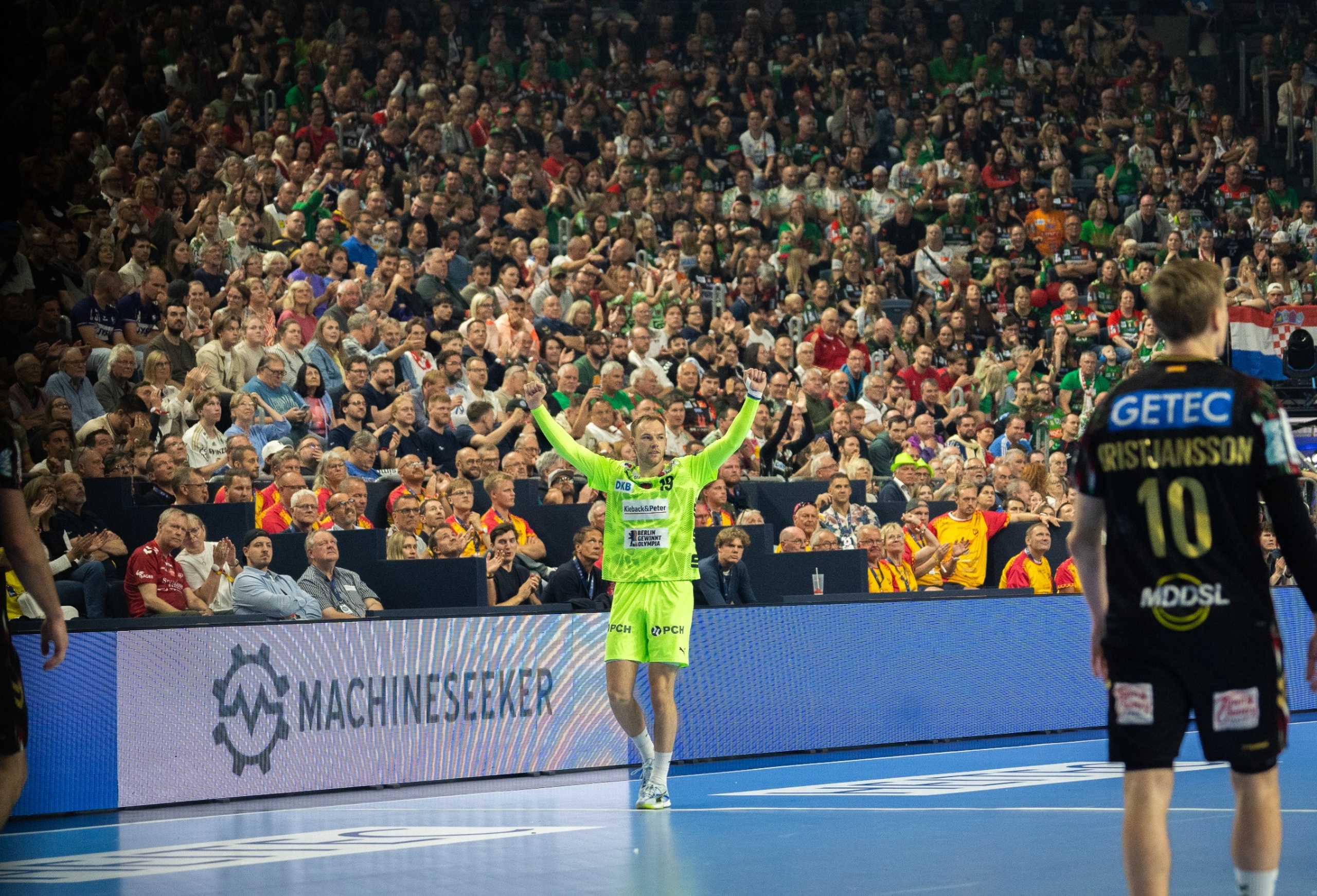 LDC (M) | Berlin fait chuter Magdeburg et file en finale - HandNews